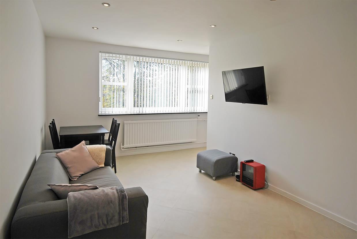 Rothesay Court, Oval - Parker James Estates